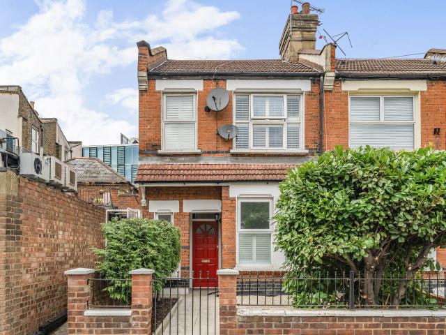 2 Bedrooms Flat for Rent in Aldworth Road | Foxtons