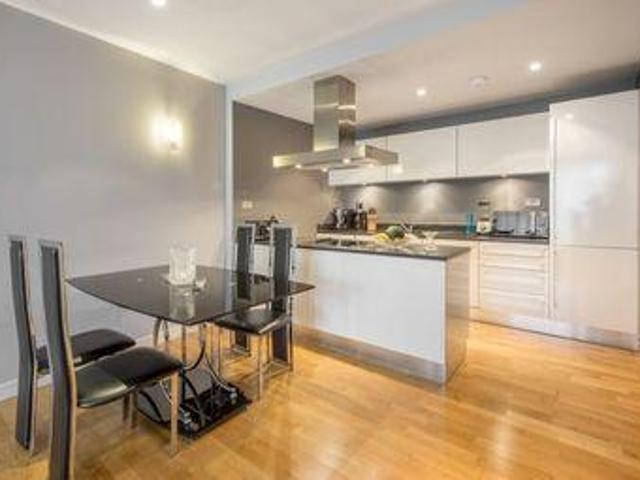2 Bedrooms Flat for rent in Alexandra Avenue, London SW11