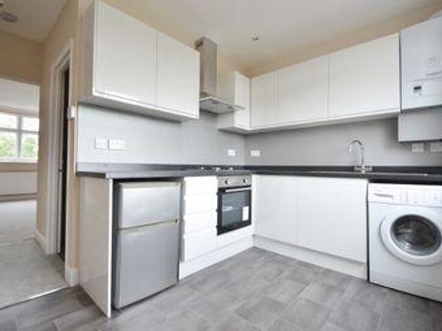 2 Bedrooms Flat for rent in Alexandra Drive, Berrylands, Surbiton KT5