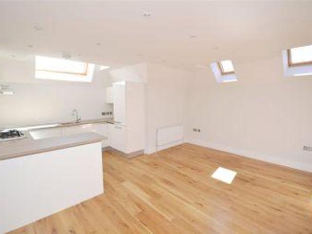 2 Bedrooms Flat for rent in Alexandra Grove, West Finchley N12