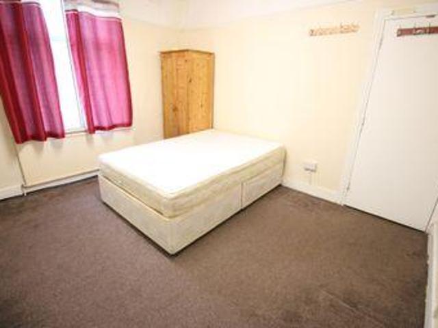 2 Bedrooms Flat for rent in Alexandra Road, Hounslow, Middlesex TW3