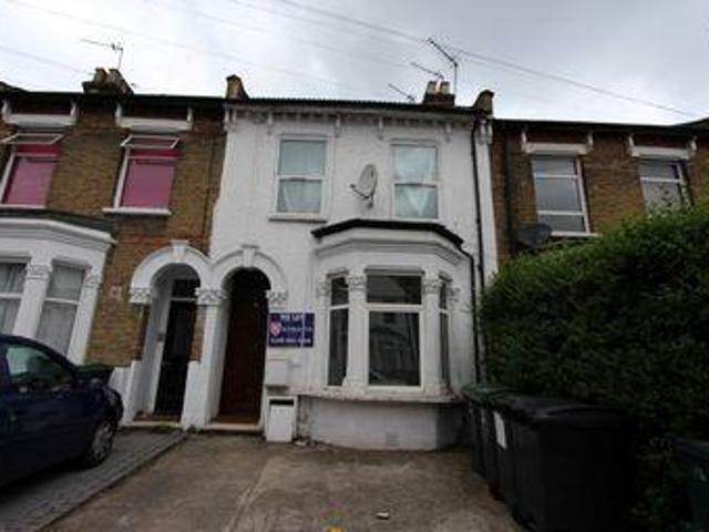 2 Bedrooms Flat for rent in Alexandra Road, London N8