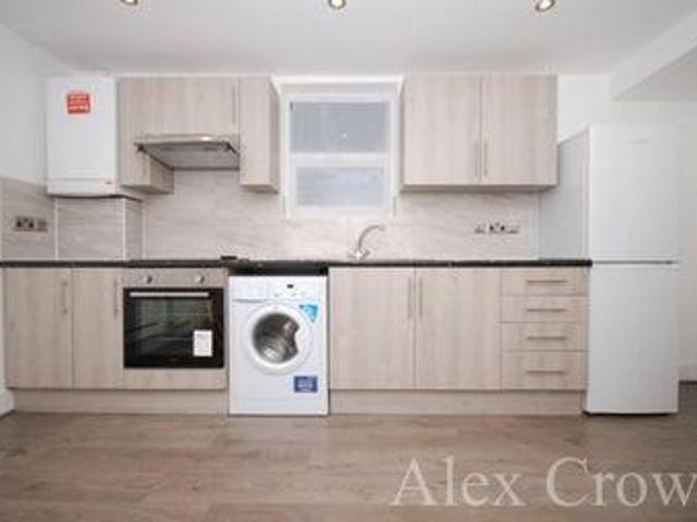2 Bedrooms Flat for rent in Alexandra Road, London N8