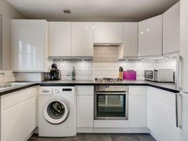 2 Bedrooms Flat for rent in Alexandra Road, London SW19