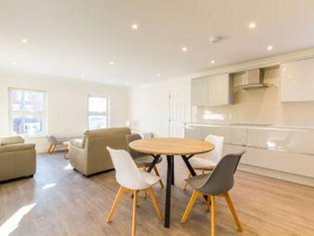 2 Bedrooms Flat for rent in Alexandra Road N8, Wood Green
