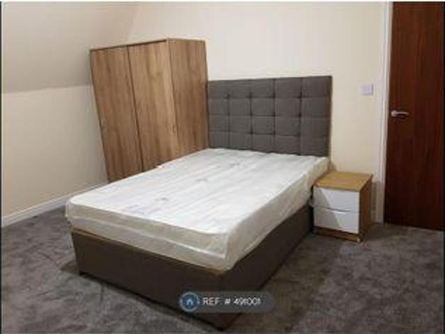 2 Bedrooms Flat for rent in Alexandra Road South, Manchester M16