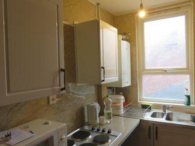 2 Bedrooms Flat for rent in Alferton Road, Nottingham NG7
