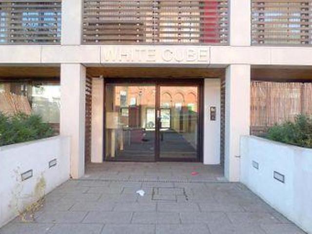 2 Bedrooms Flat for rent in Algernon Road, London SE13