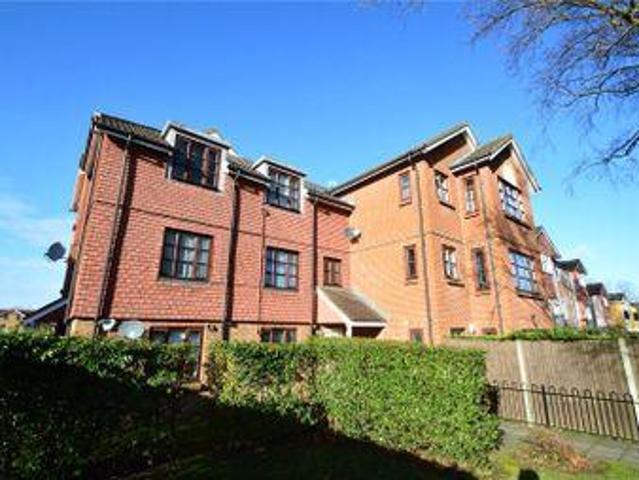 2 Bedrooms Flat for rent in Allder Way, South Croydon CR2