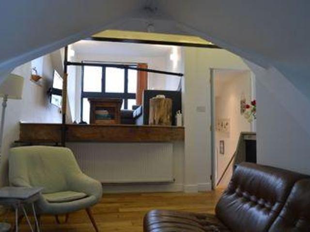 2 Bedrooms Flat for rent in Allfarthing Lane, London SW18