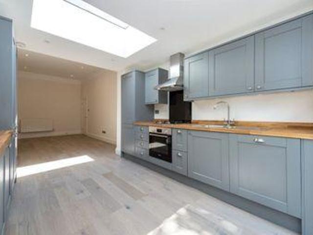 2 Bedrooms Flat for rent in Allfarthing Lane, London SW18
