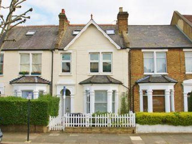 2 Bedrooms Flat for rent in Allison Road, London W3
