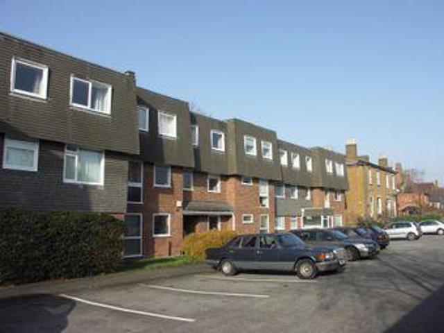 2 Bedrooms Flat for rent in Alma Road, Windsor SL4