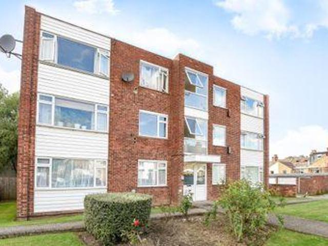 2 Bedrooms Flat for rent in Alston Road, Barnet EN5