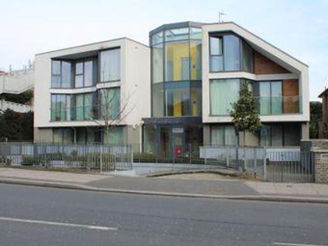 2 Bedrooms Flat for rent in Apollo Court, Edgwarebury Lane, Edgware HA8