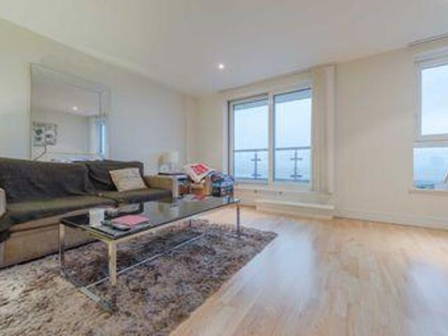 2 Bedrooms Flat for rent in Aquarius House, St George Wharf, Vauxhall, London SW8