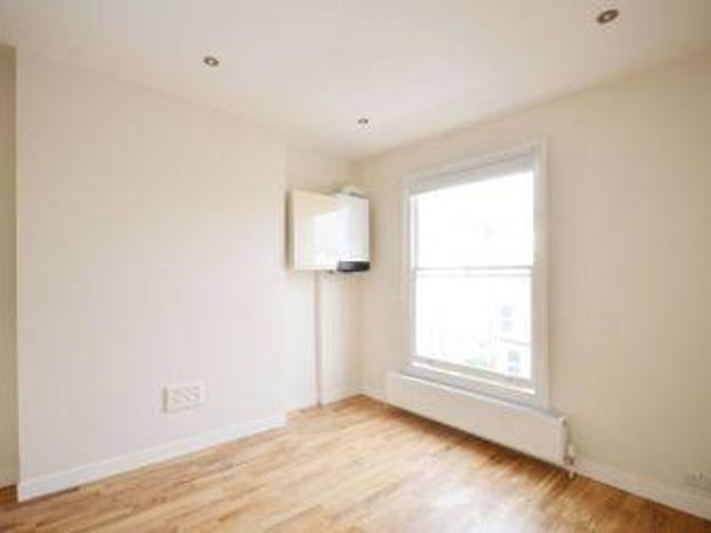 2 Bedrooms Flat for rent in Arthur Road, Holloway N7
