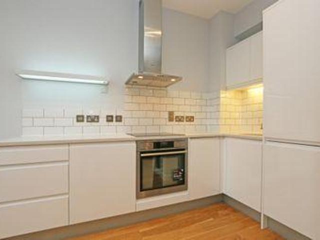 2 Bedrooms Flat for rent in Arthur Road, London SW19