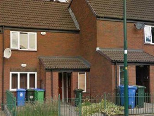 2 Bedrooms Flat for rent in Aragon Drive, Heywood OL10