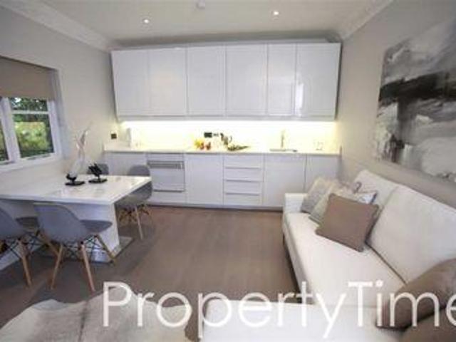 2 Bedrooms Flat for rent in Archway Road, Highgate, London N6