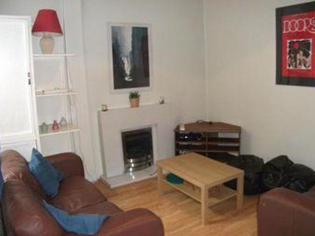 2 Bedrooms Flat for rent in Ardmillan Terrace, Edinburgh EH11