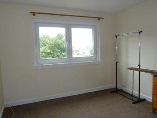 2 Bedrooms Flat for rent in Ardshiel Avenue, Edinburgh EH4