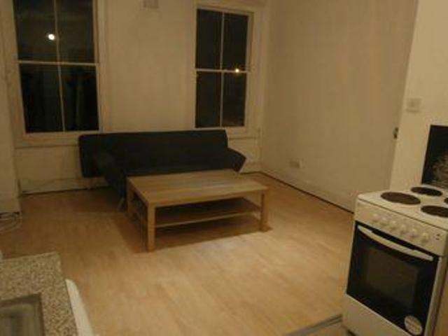2 Bedrooms Flat for rent in Argyle Road, London W13