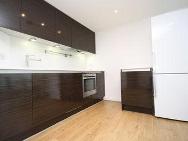 2 Bedrooms Flat for rent in Argyll Road, London SE18