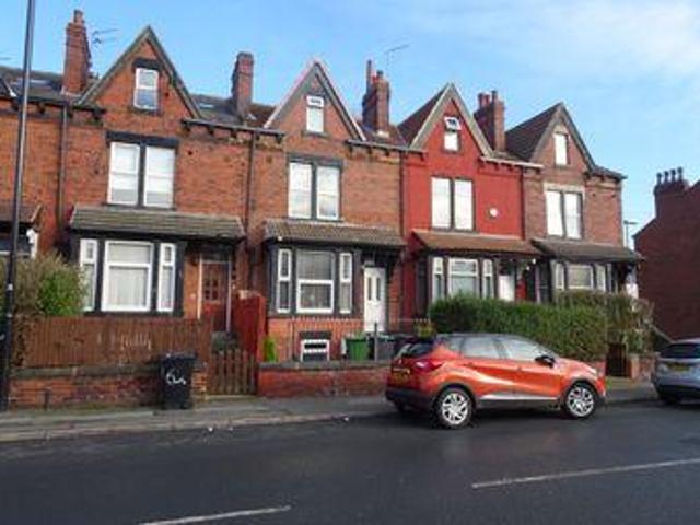 2 Bedrooms Flat for rent in Armely Ridge Road, Leeds LS12