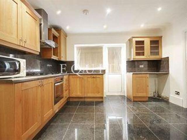 2 Bedrooms Flat for rent in Armfield Road, Enfield EN2