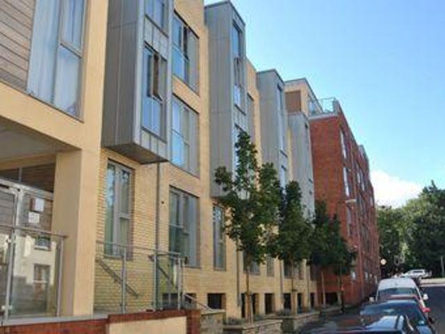 2 Bedrooms Flat for rent in Armidale Place, Bristol BS6