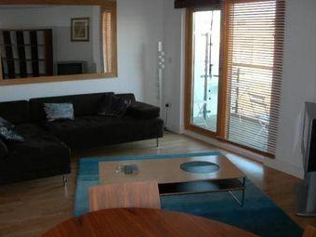 2 Bedrooms Flat for rent in Armouries Way, Hunslet, Leeds LS10