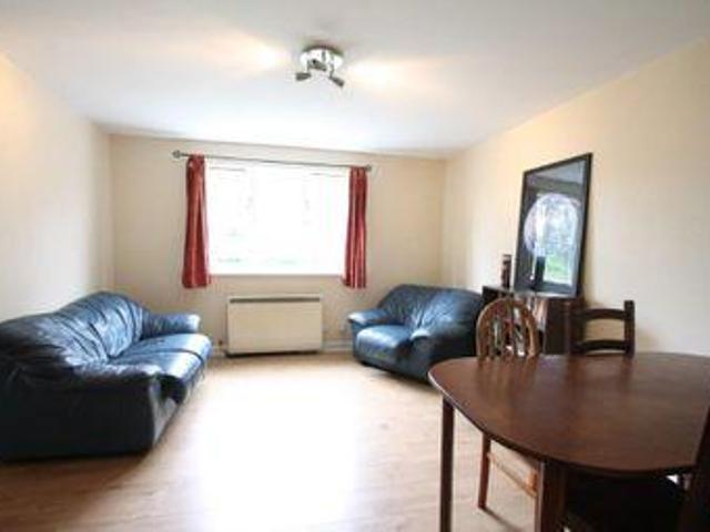 2 Bedrooms Flat for rent in Armoury Road, London SE8