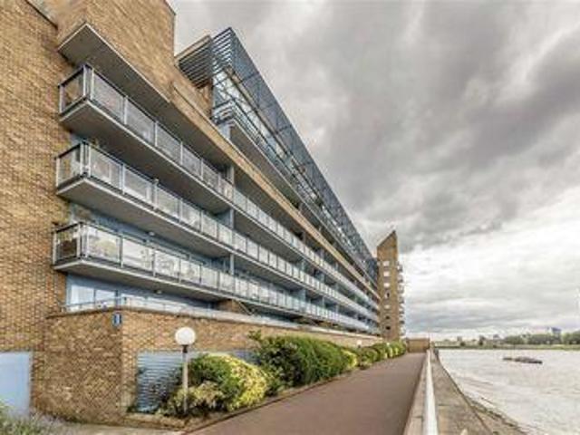 2 Bedrooms Flat for rent in Arnhem Place, London E14