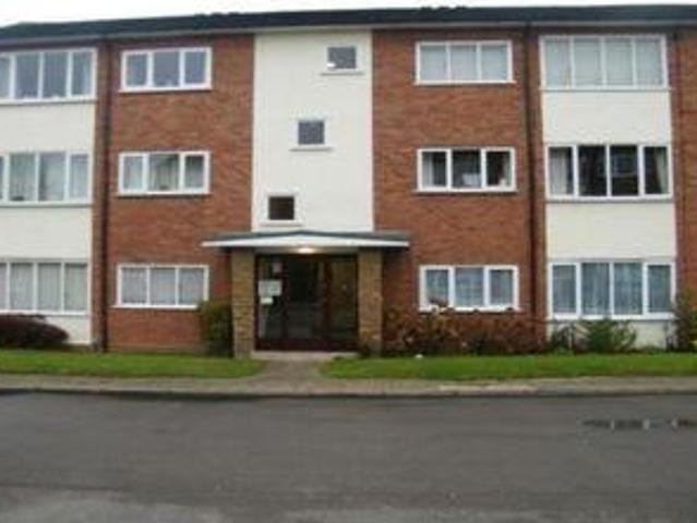2 Bedrooms Flat for rent in Arosa Drive, Birmingham B17
