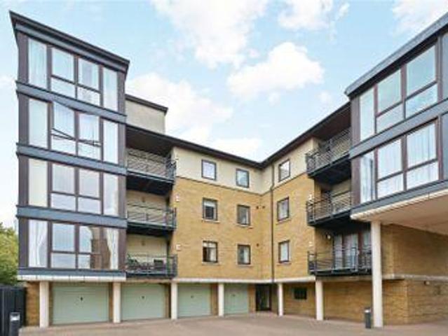 2 Bedrooms Flat for rent in Arran House, Raleana Road, London E14