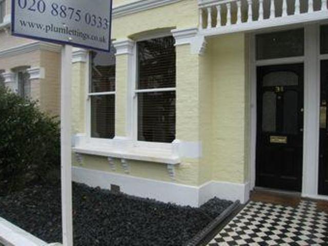 2 Bedrooms Flat for rent in Astonville Street, Southfields, London SW18