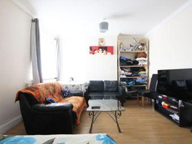 2 Bedrooms Flat for rent in Aston Mews, Romford RM6