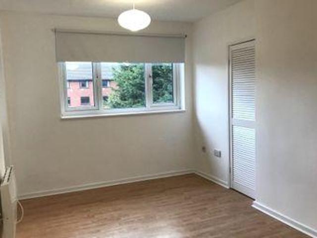 2 Bedrooms Flat for rent in Asgard Drive, Salford M5