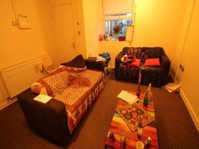 2 Bedrooms Flat for rent in Ash Grove, Hyde Park, Leeds LS6