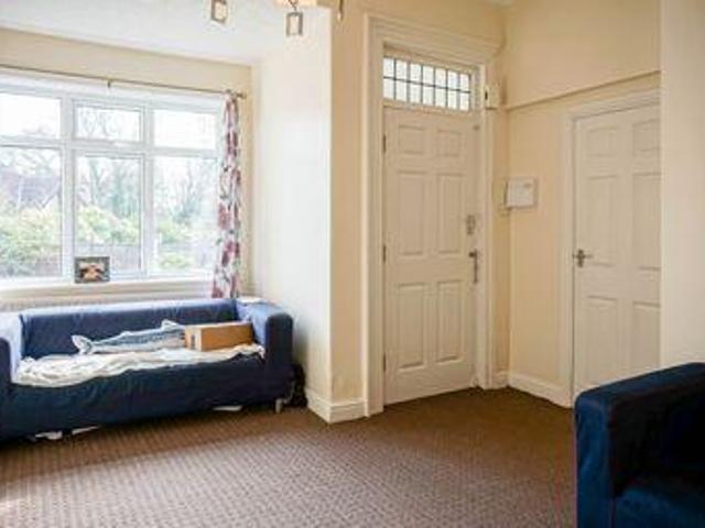 2 Bedrooms Flat for rent in Ash Road, Headingley, Leeds LS6