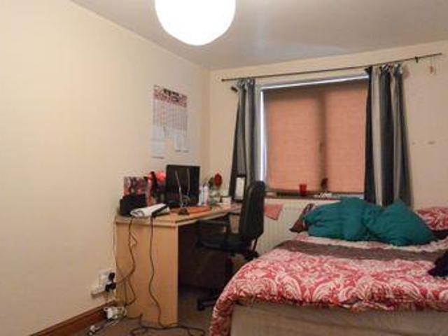 2 Bedrooms Flat for rent in Ash Road, Leeds LS6