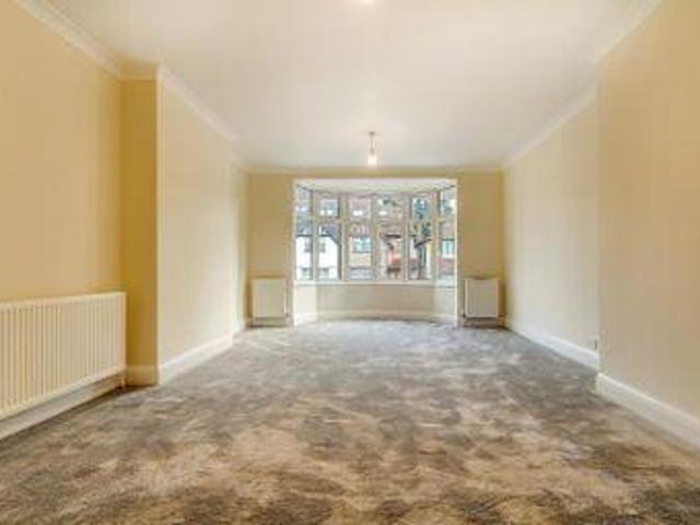 2 Bedrooms Flat for rent in Ashbourne Avenue, London NW11