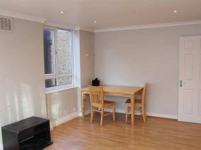 2 Bedrooms Flat for rent in Ashbourne Close, London N12