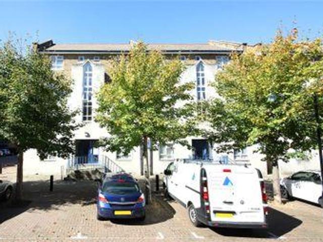 2 Bedrooms Flat for rent in Ashdown Walk, London E14
