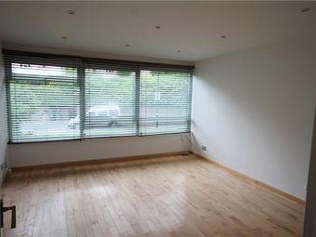 2 Bedrooms Flat for rent in Ashley Lane, Croydon CR0