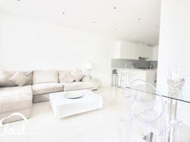 2 Bedrooms Flat for rent in Ashley Lane, London NW4