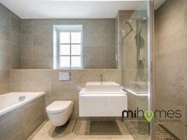 2 Bedrooms Flat for rent in Ashridge Close, London N3