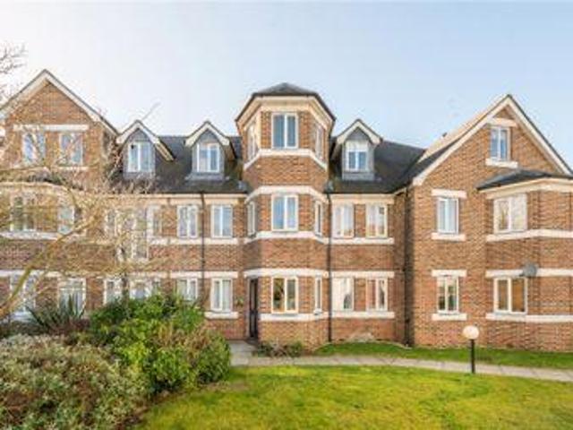 2 Bedrooms Flat for rent in Aspen House, 1 Forest Road, Richmond, Surrey TW9