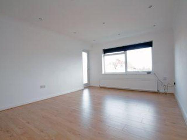 2 Bedrooms Flat for rent in Athenaeum Road, London N20